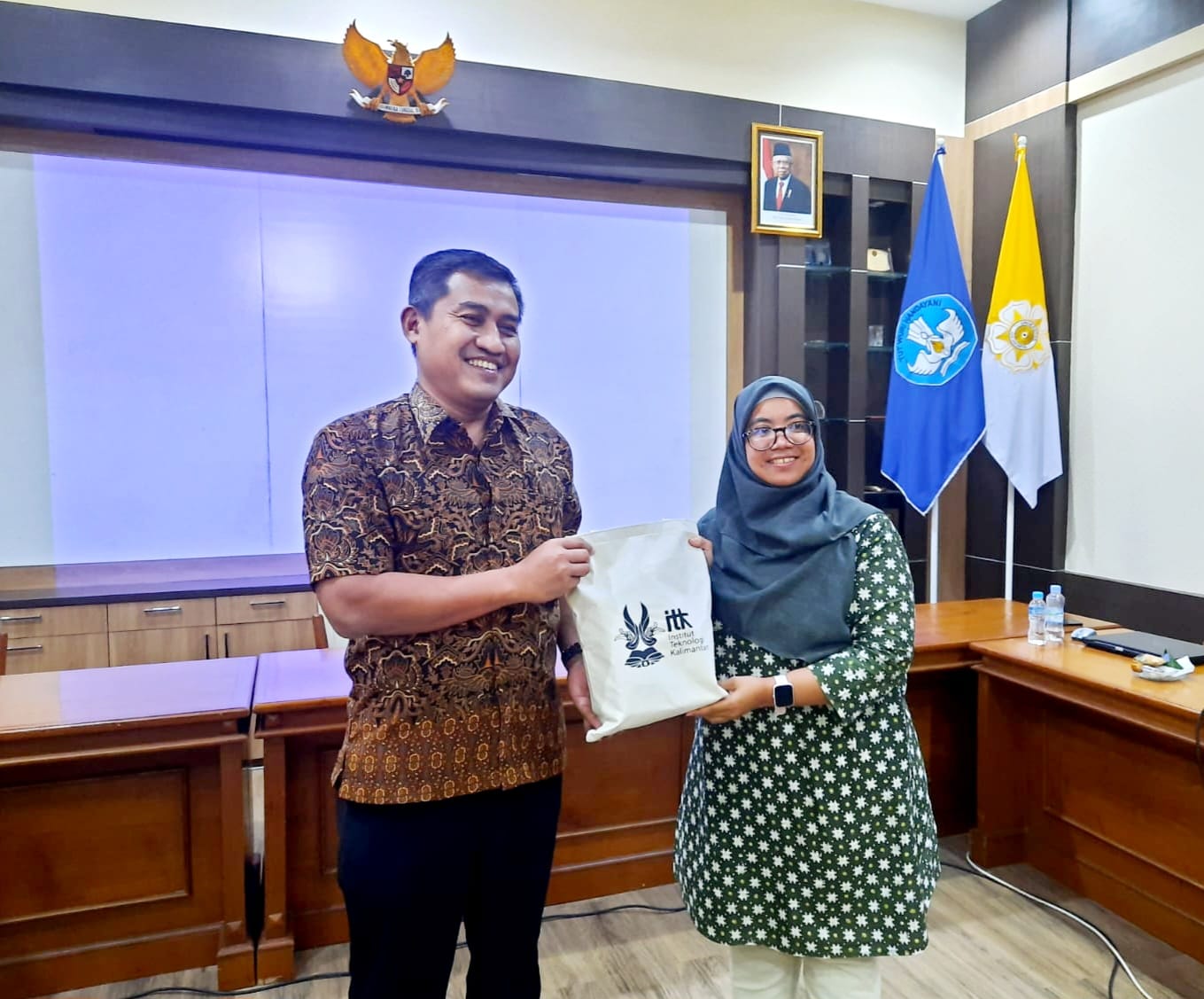 Pelajari Pengelolaan Program MBKM dan Penjaminan Mutu, UGM Terima Studi ...