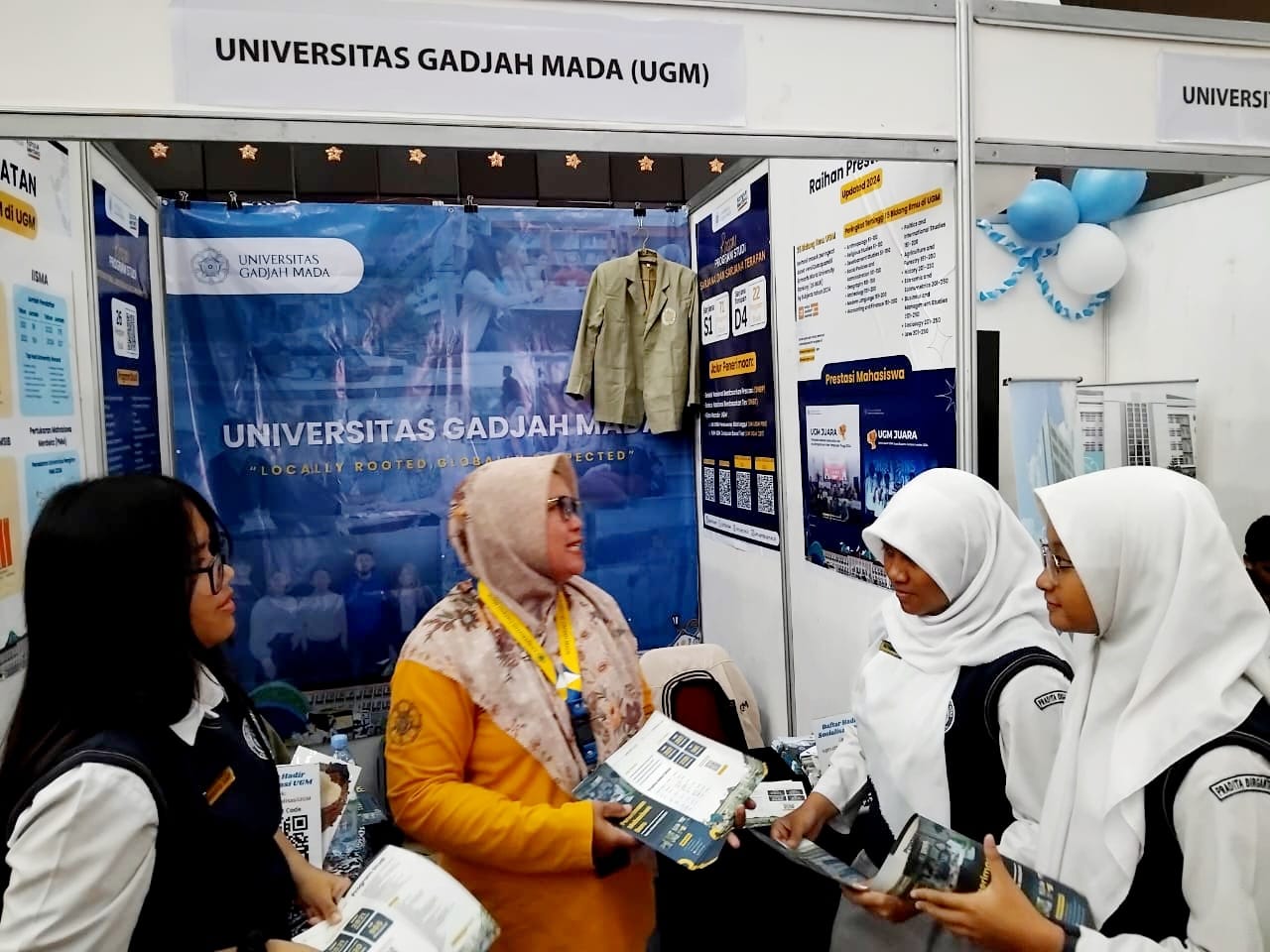 UGM Ramaikan Education Expo di SMA Pradita Dirgantara, Solo ...